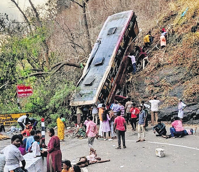 Private bus loses control, falls off Yercaud hairpin bend in Tamil Nadu ...