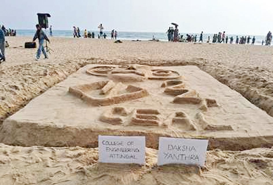 Engineering students craft sand art spectacle for 'Daksha Yanthra' fest ...