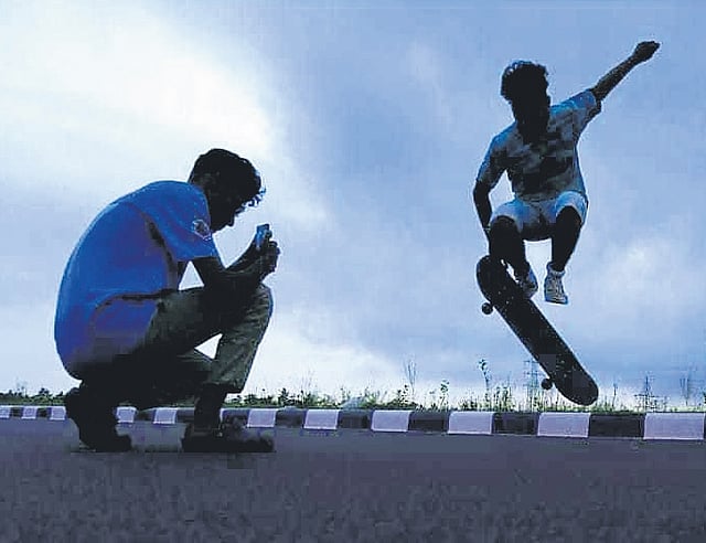 On lookout for nightspots in Kochi? Check out Kalamassery’s HMT-NAD road