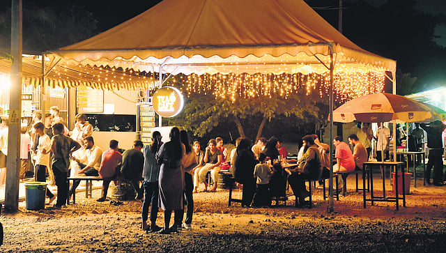 On lookout for nightspots in Kochi? Check out Kalamassery’s HMT-NAD road