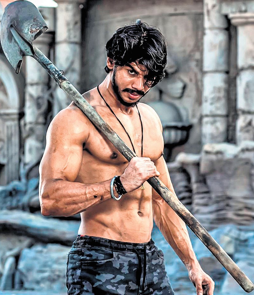 Shithil Poojary set to debut as antagonist in 'Karavalli'