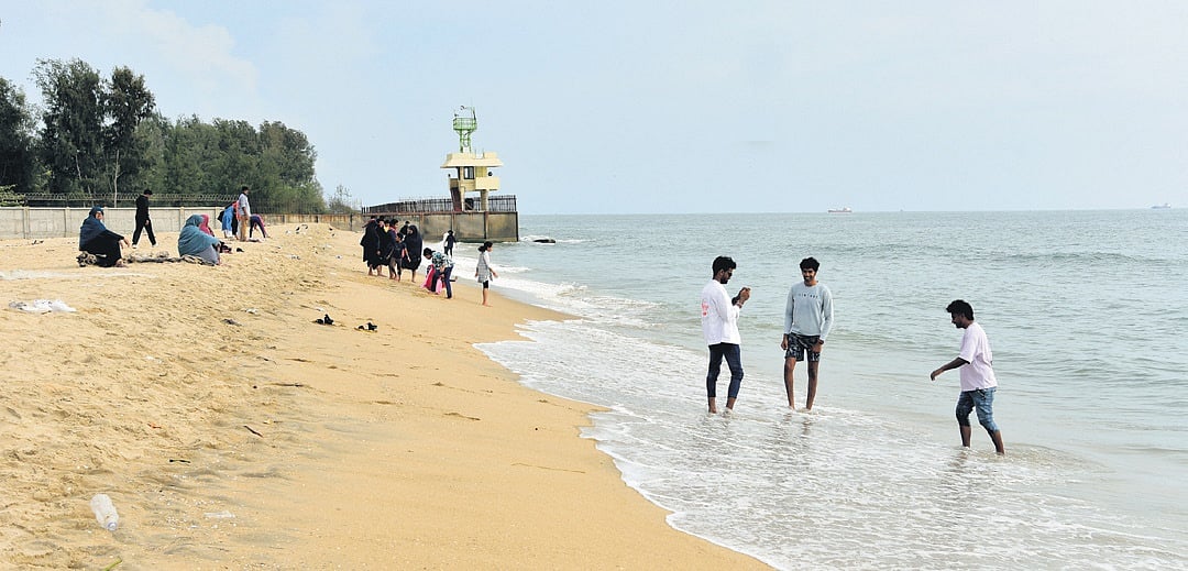 Unsafe Puthuvype and Valappu beaches cry out for attention; residents ...