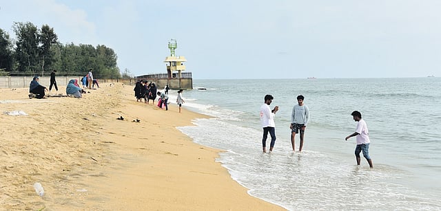 Unsafe Puthuvype and Valappu beaches cry out for attention; residents ...