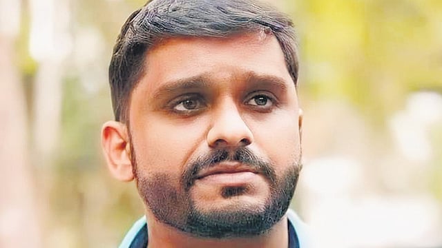 Kerala: Playing ‘by heart’! 41-year-old makes headlines as he earns ...