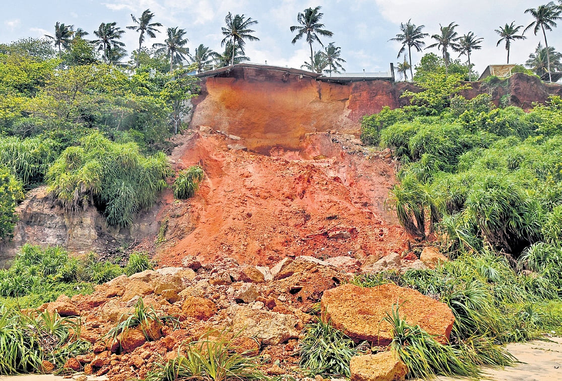 Collapsing cliff forces indefinite closure of Varkala Bali Mandapam