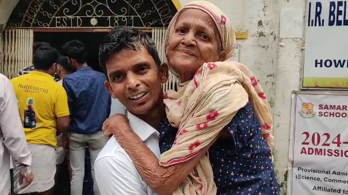 West Bengal: 85-year-old ailing woman carried by her son visits polling ...