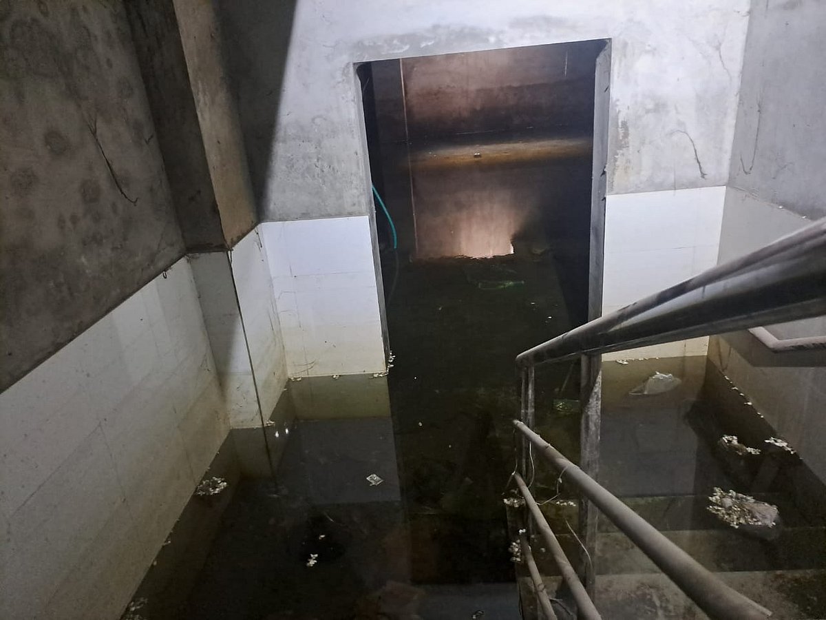 Stagnant saline water poses threat to Kochi corporation building