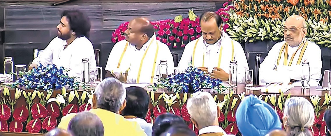 HD Kumaraswamy reaches Delhi, family to join him