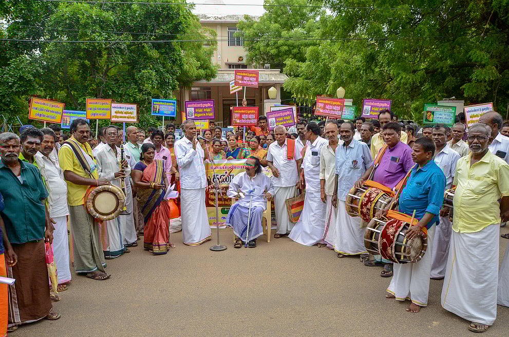 Tamil Nadu: Folk artists stage stir demanding opportunities to perform ...