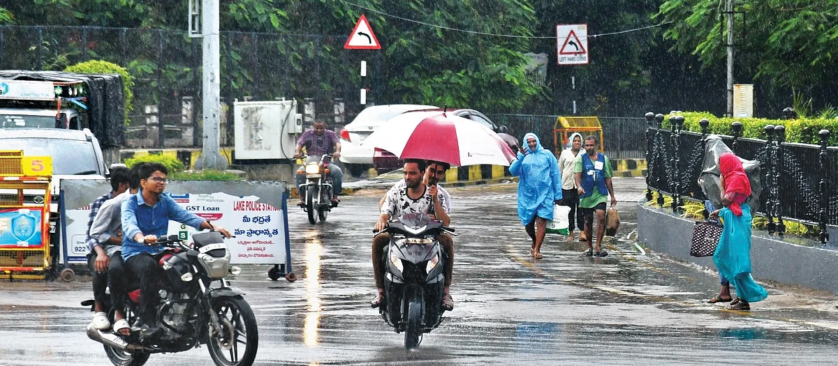 Telangana witnesses moderate to light rainfall Telangana witnesses moderate to light rainfall