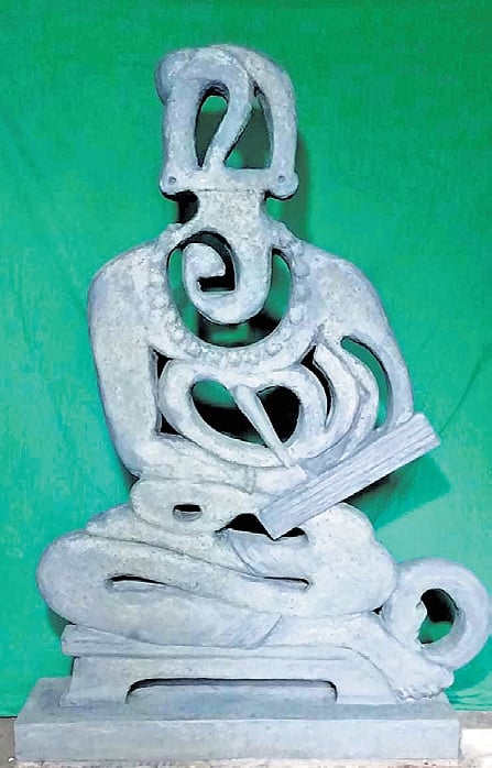 In unique tribute, Vettom artist carves Ezhuthachan figure in Malayalam ...