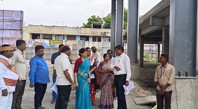 TamilNadu: Ranipet collector inspects govt hospital, bus stand ...