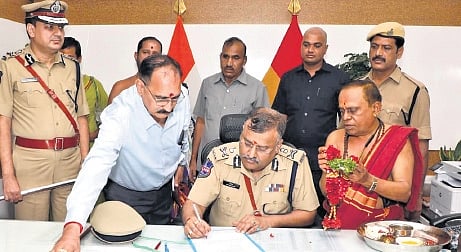 Telangana: Dr Jitender appointed DGP, names war on drugs, cybercrime ...