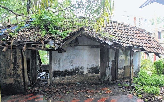 In post-glory days, Anchal offices are ruins of neglect