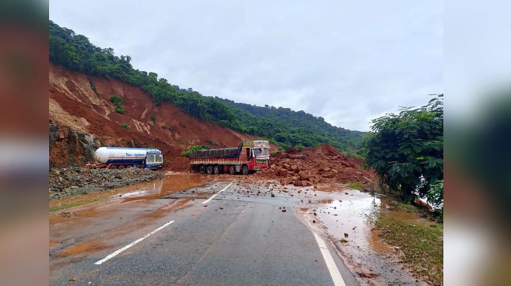 Landslide at Shirur in Uttara Kannada district leaves ten buried ...