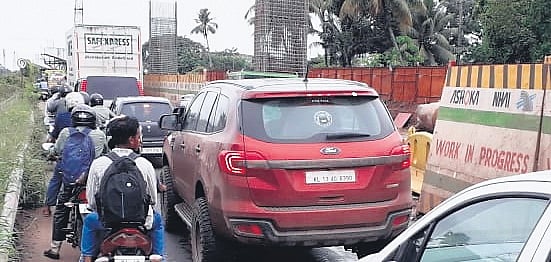 Traffic woes plague Aroor-Thuravoor stretch, Kerala HC informed