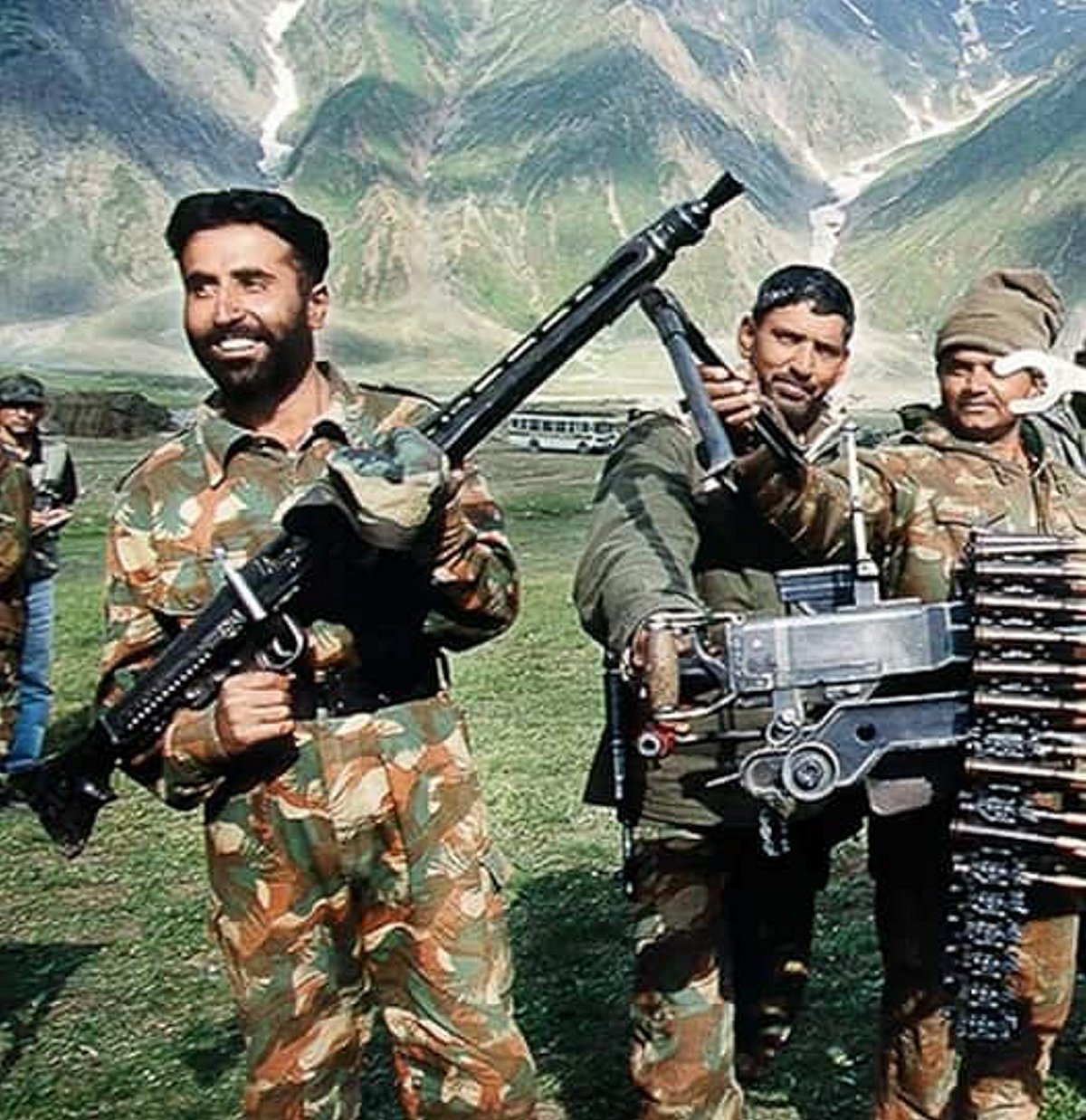 Sidharth Malhotra remembers real-life 'Shershaah' Captain Vikram Batra ...