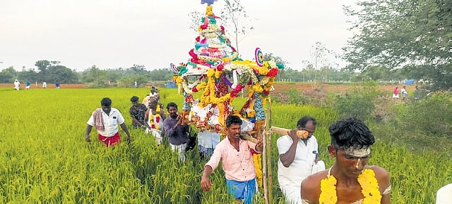 No peace even after death, Dalits carry bodies via field with police ...