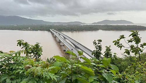 Kali bridge collapse in Karnataka's Karwar leaves one injured, traffic ...