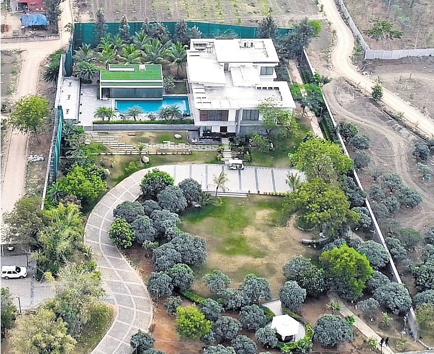 Authorities inspect Janwada farmhouse amid encroachment allegations