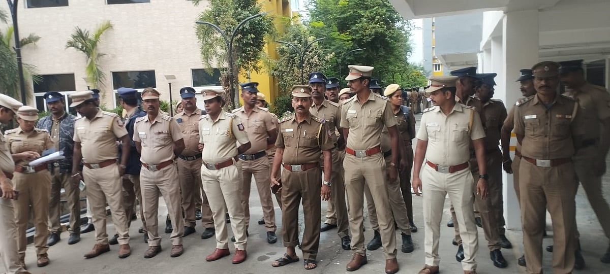 1K cops raid 500 houses in Potheri, seize ganja, liquor, arrest 11 students