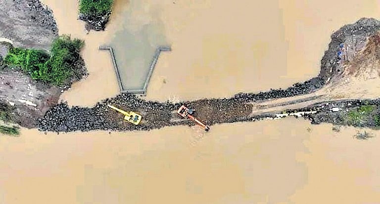 Vijayawada floods: Army plugs Budameru breaches, CM seeks Rs 6,800 ...