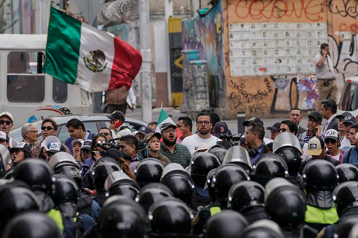 Thousands protest against Mexican judicial reform