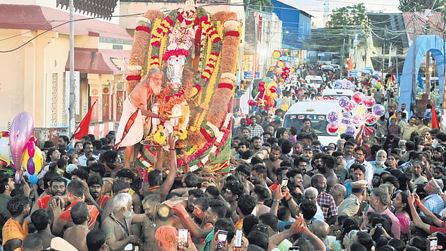 Procession carrying Navaratri idols reaches Sree Padmanabhaswamy Temple ...