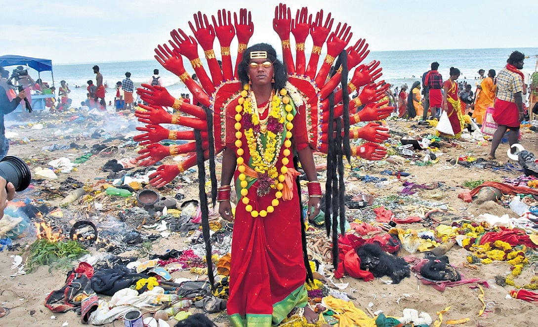 10 lakh witness Soorasamharam at Kulasekarapattinam beach, TN