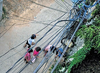 Dangling overhead wires threat to Bhubaneswar city