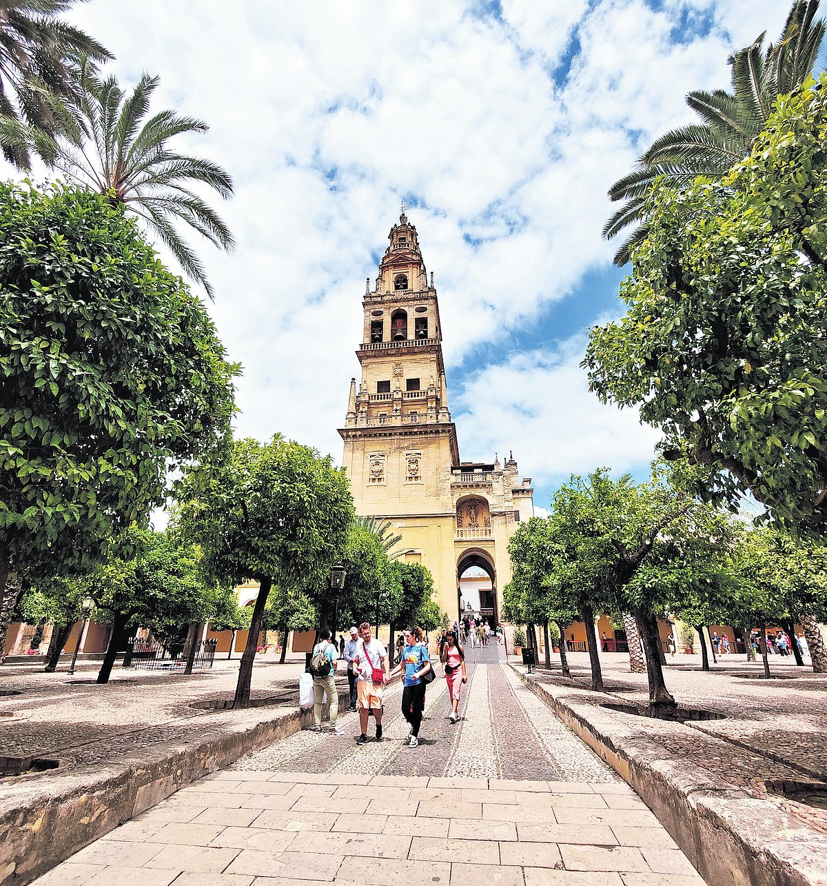 Inside outside in Spain's Cordoba - Isarer.com