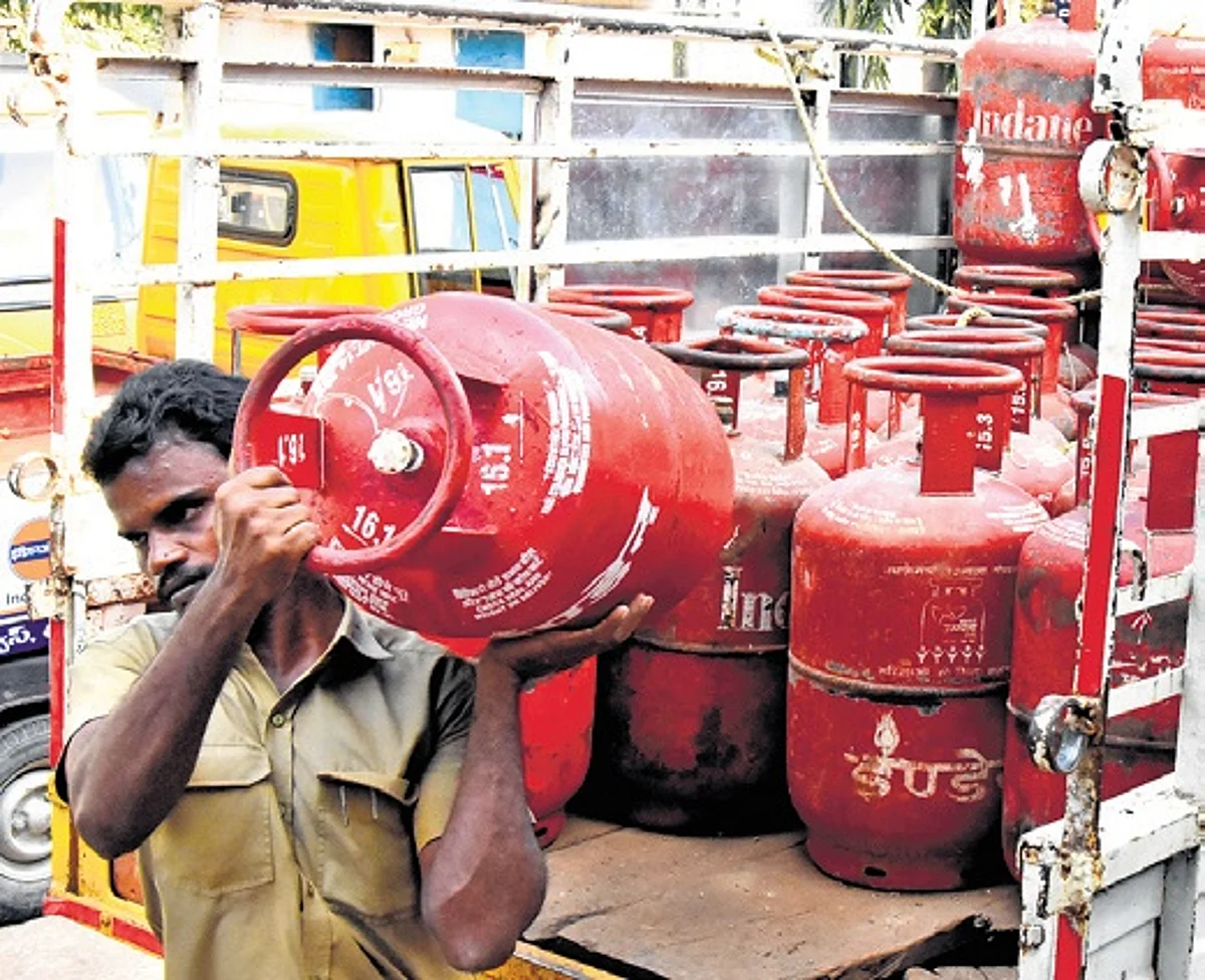 Andhra government sanctions Rs 895 crore for free cylinder scheme Andhra government sanctions Rs 895 crore for free cylinder scheme