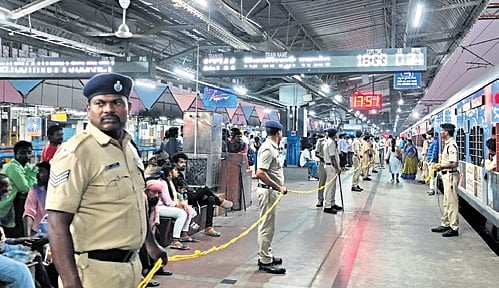 SCR on its toes to manage festive rush at Vijayawada railway station
