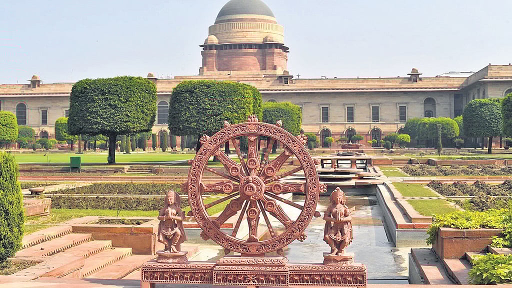 Four replicas of Konark wheel installed at Rashtrapati Bhavan and Amrit ...
