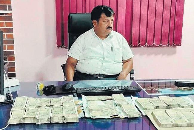 DVAC seizes Rs 11 lakh from Ooty municipal commissioner