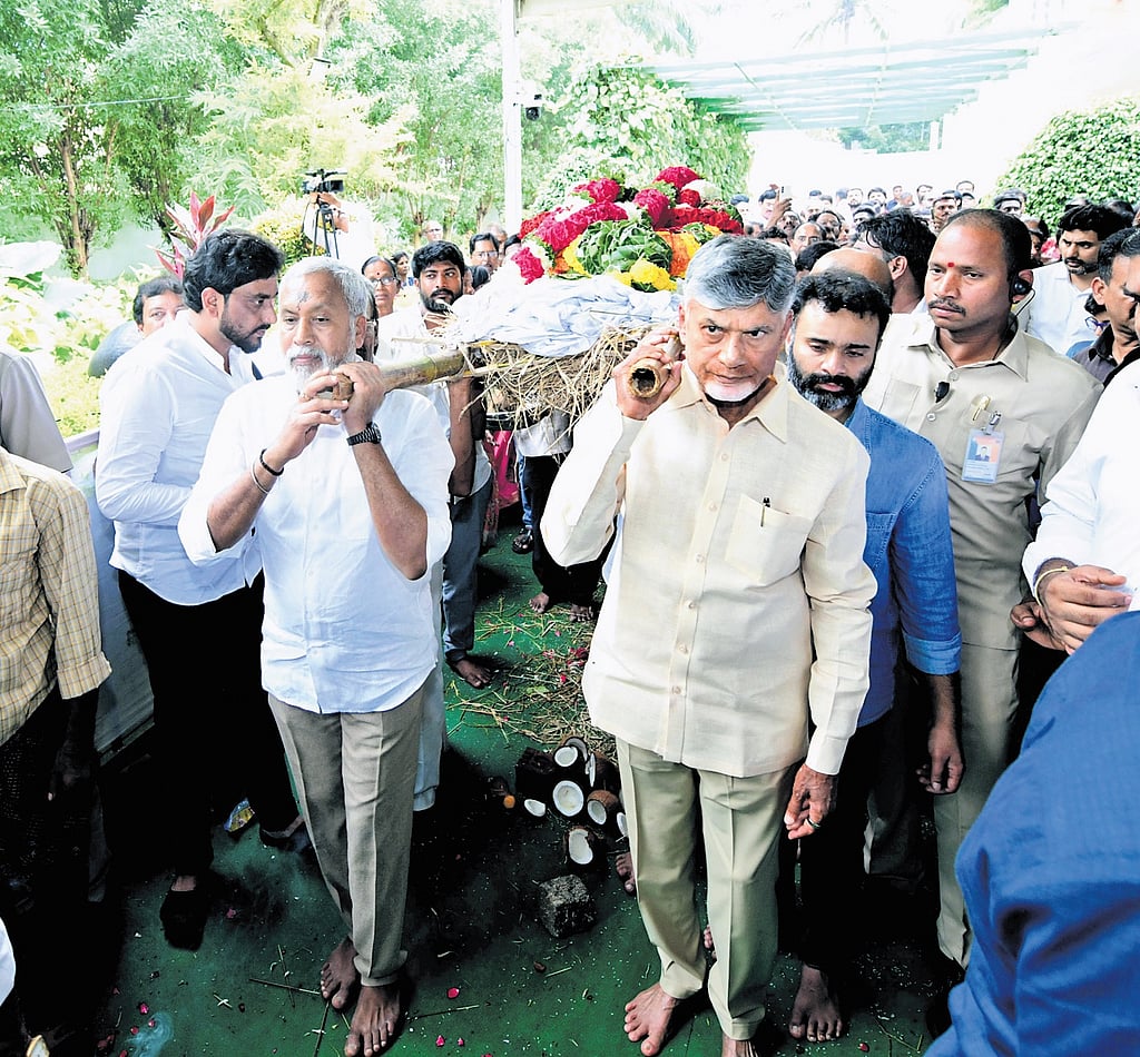 Nara Ramamurthy Naidu cremated with full Andhra honours
