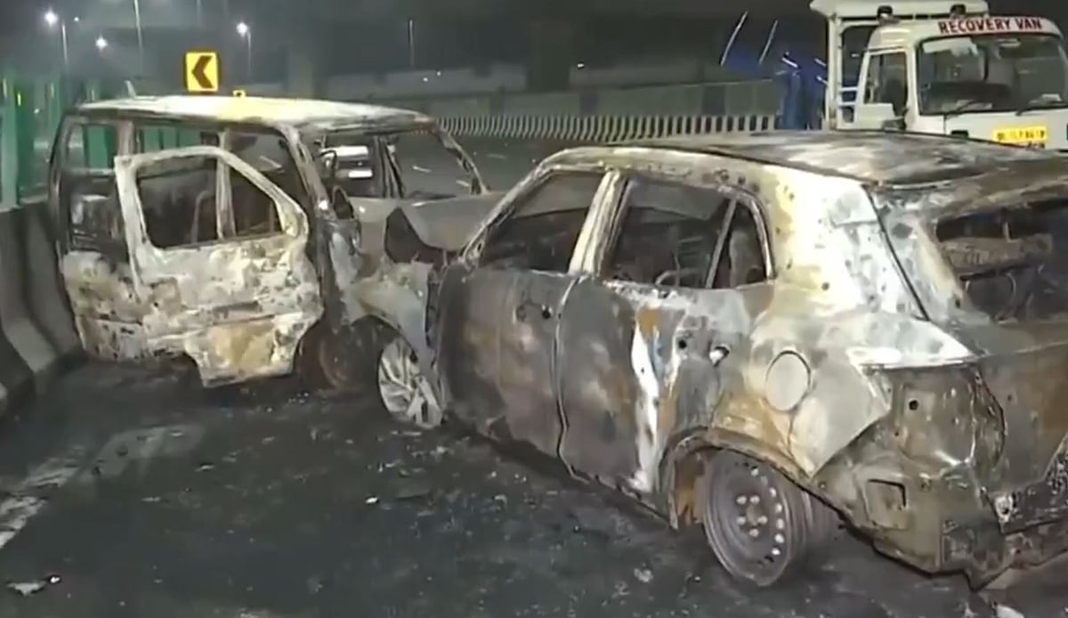Two cars catch fire after collision in Delhi, one dead