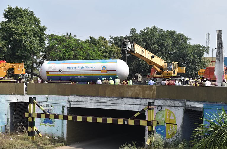 LPG tanker detaches on Avinashi road flyover; schools within 500-metre ...