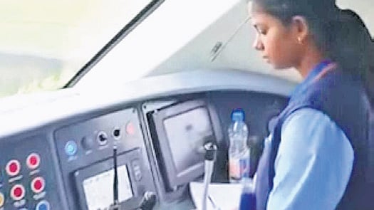 Vande Bharat’s 1st female loco pilot gets R-Day invite