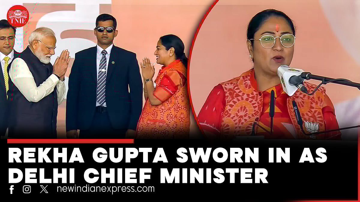 BJP's Rekha Gupta sworn in as Delhi Chief Minister at Ramlila Maidan ...