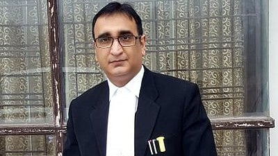 SC issues show cause notice to senior advocate Rishi Malhotra over misconduct allegations