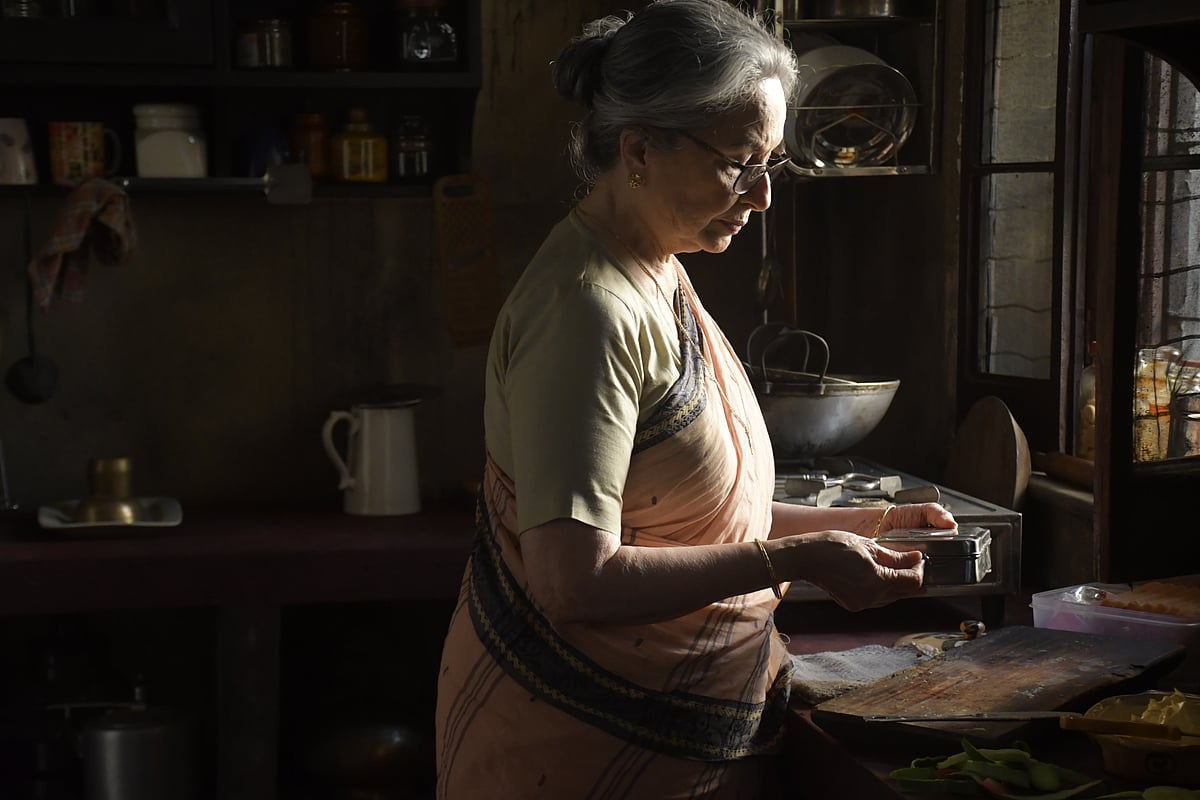 Old Gold: The aura of Sharmila Tagore’s Mrs Sen in Puratawn