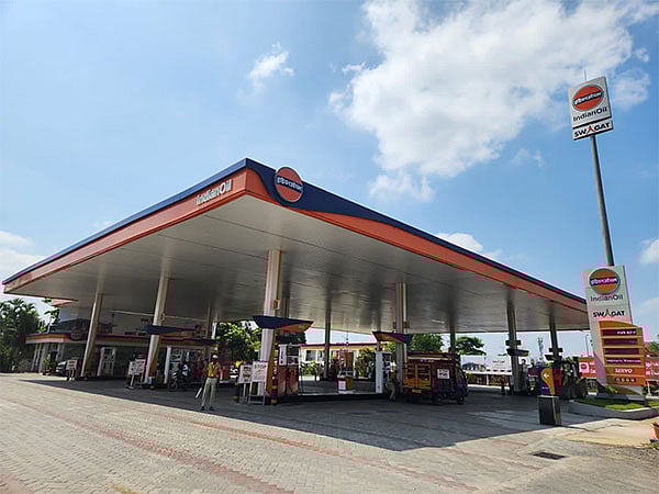Ample petrol, diesel available at our outlets: Indian Oil - Zeteat.com