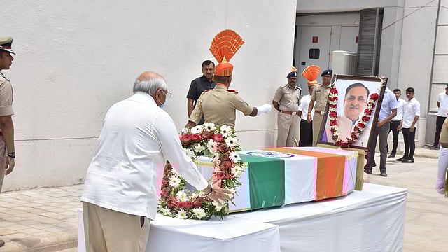 Gujarat mourns Vijay Rupani: Former Chief Minister laid to rest with ...