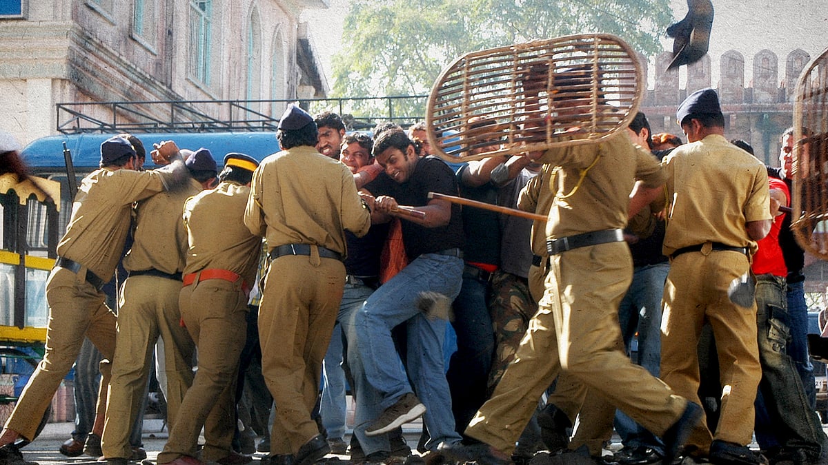 Nearly 25% of India cops back mob violence, 18% think Muslims naturally ...