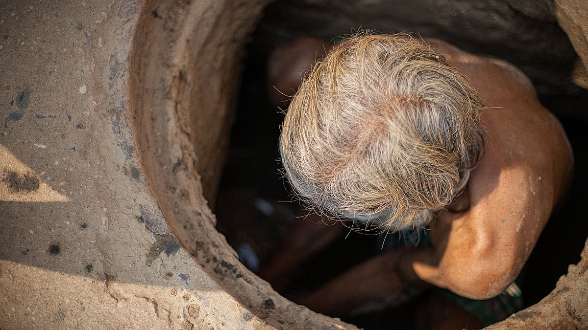Why does India still not have a database of manual scavengers?