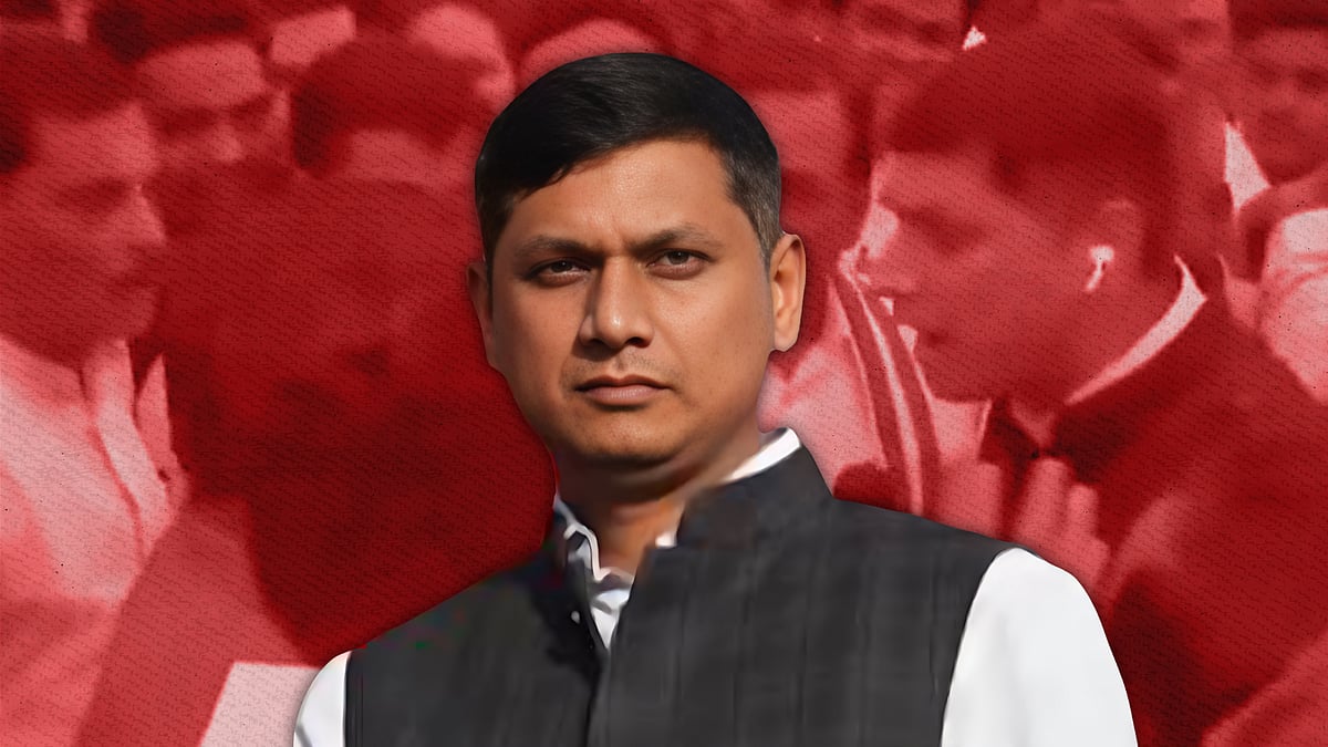 ABP News Journalist anchor gyanendra tiwari heckled by BJP workers for ...