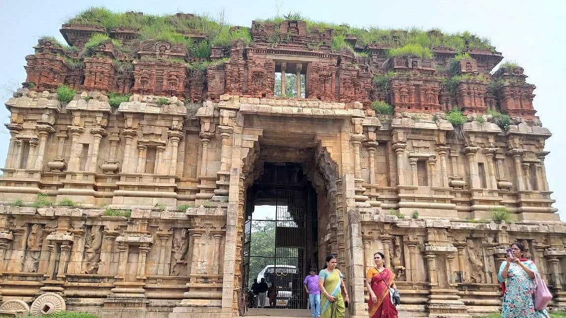 பொன்னியின் செல்வன்: 'பழையாறை' குறித்து நூல் கூறுவது என்ன? கோவிலின் ...