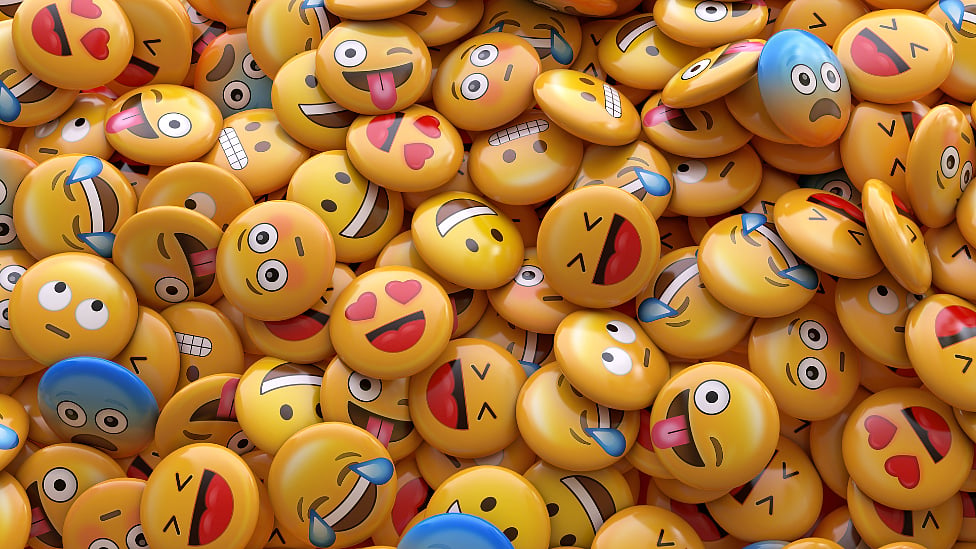 உலக Emoji தினம் : நீங்கள் பயன்படுத்தும் எமோஜி எப்படி உருவானது தெரியுமா?