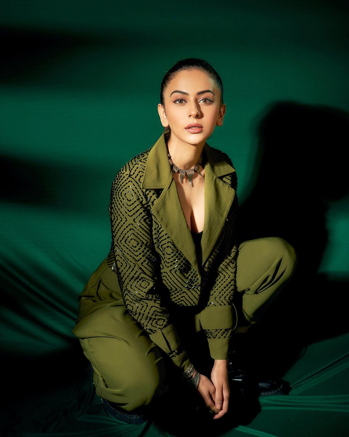 Rakul Preet Singh: Stunning Looks of Dev Star